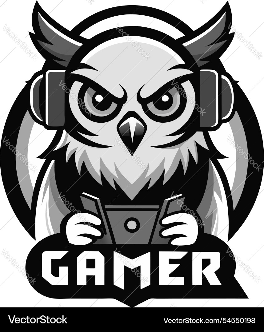 Owl gamer playing game with headphone Royalty Free Vector